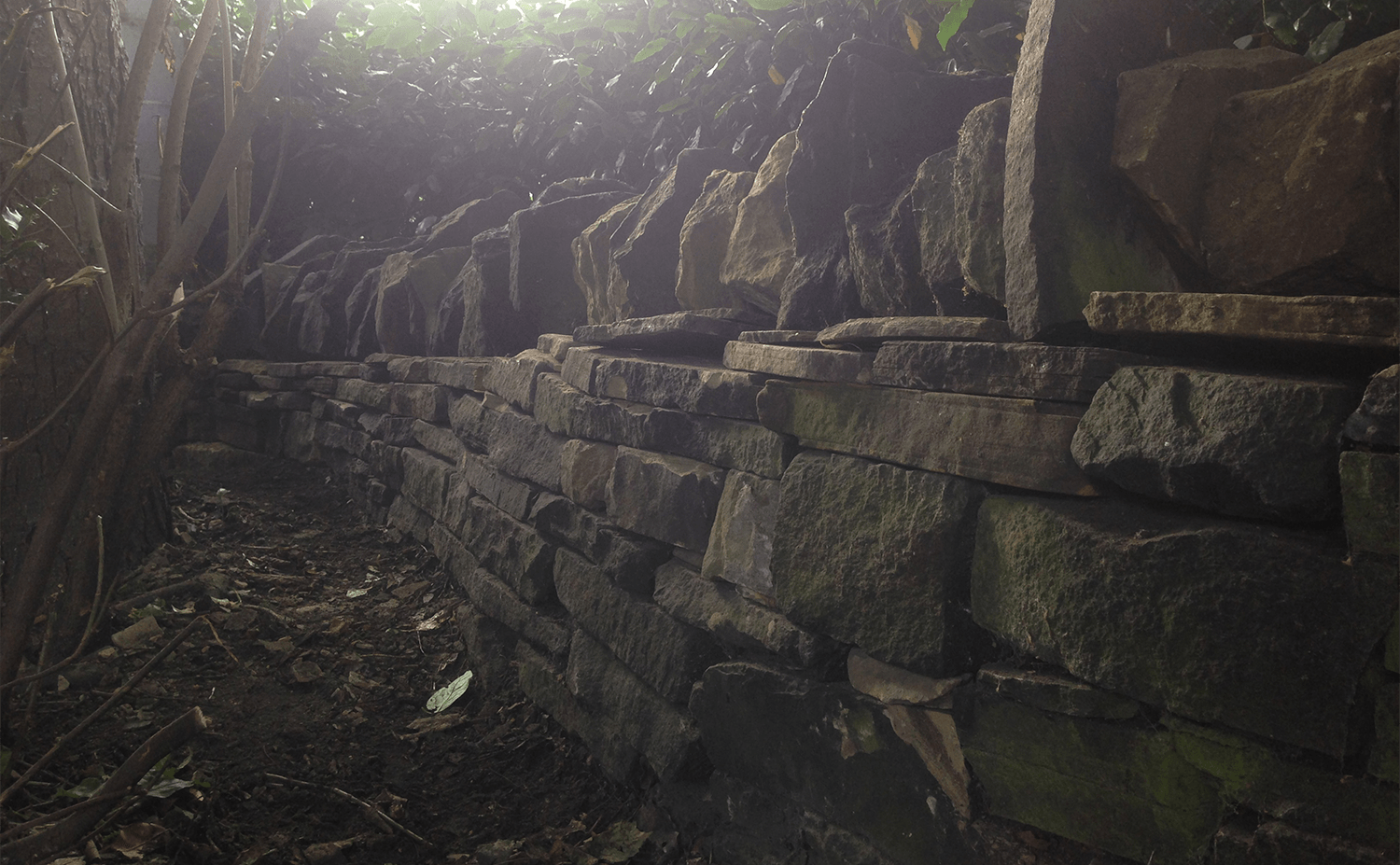 Undercliffe dry stone wall ckeek end repair in a tight space | Roots Crafts