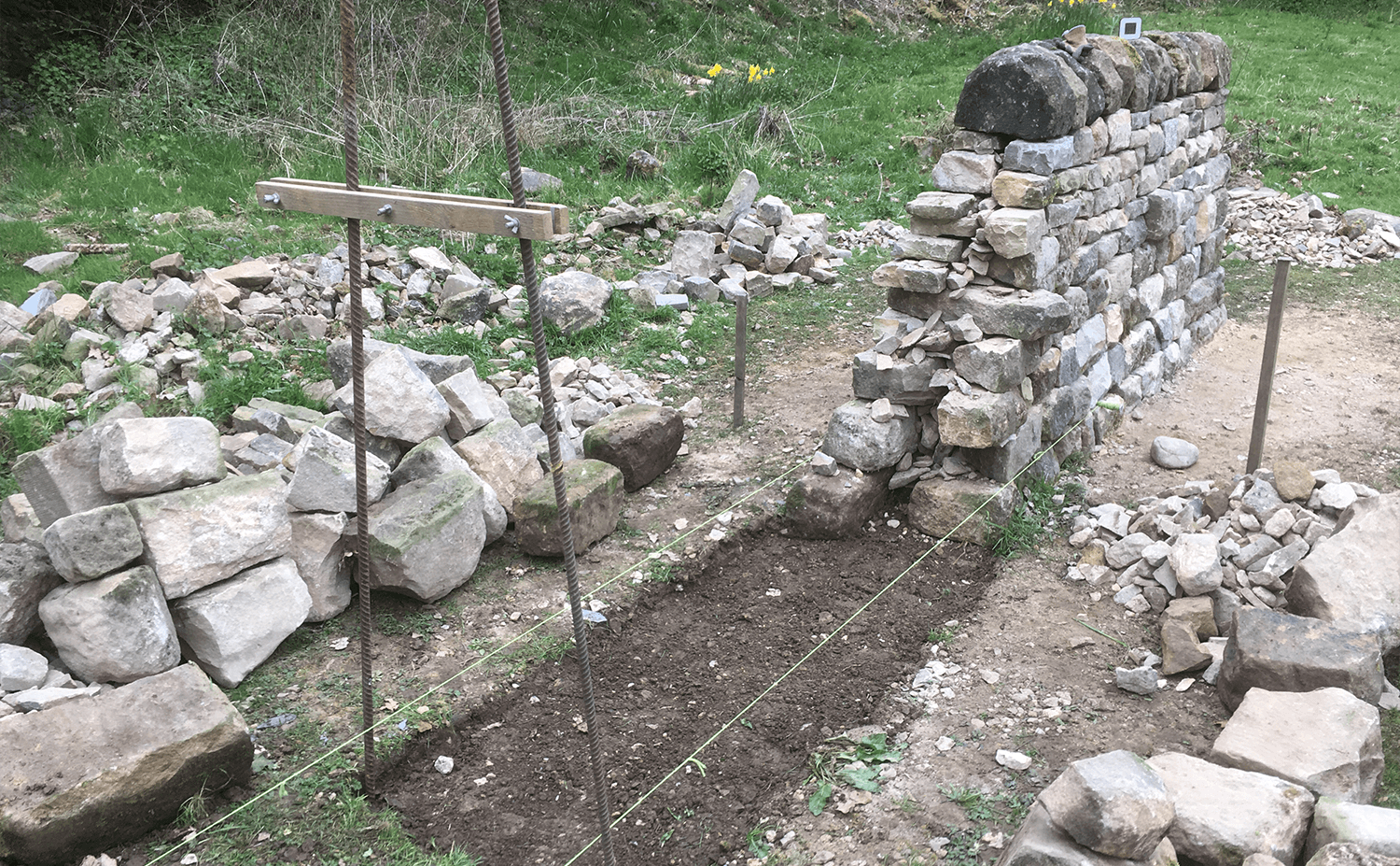 Chevin-3 Dry stone walling cheek end practice | Roots Crafts